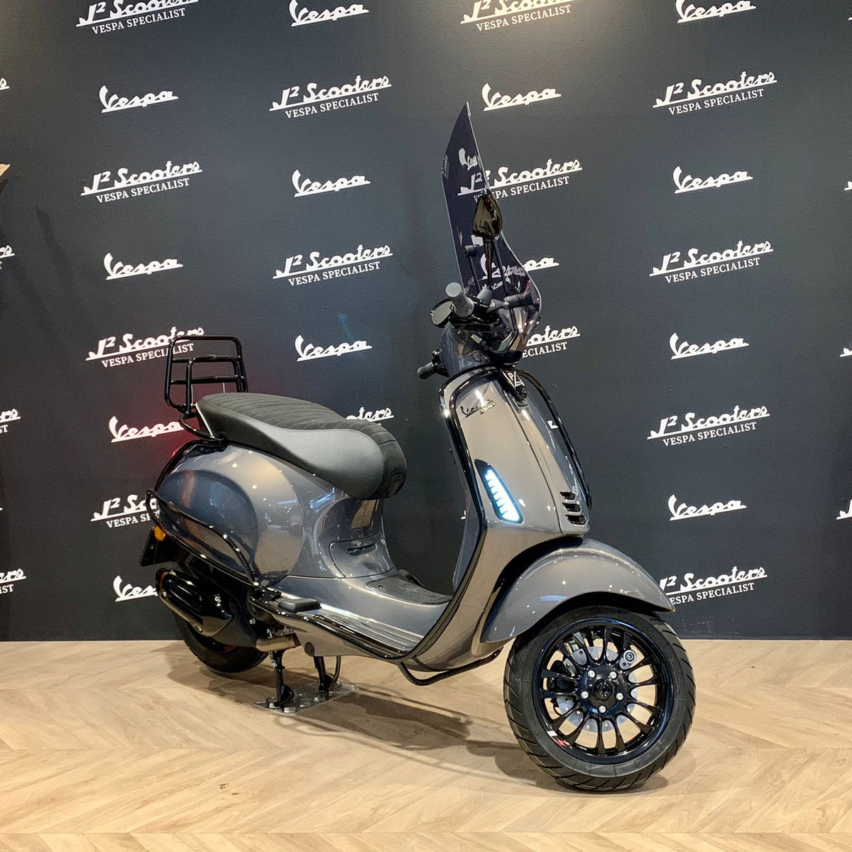Vespa Sprint E5 BMW Champagne Quartz – J2Scooters