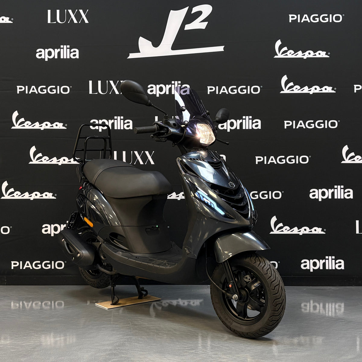 Piaggio Zip | Metallic Grey – J2Scooters