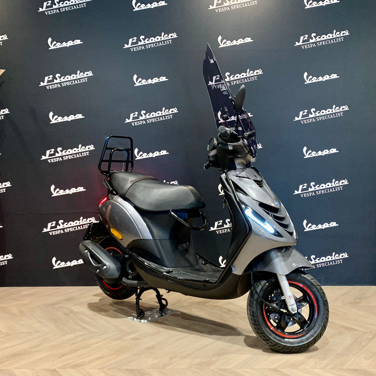 Piaggio Zip SP E5 Agaat Grijs – J2Scooters