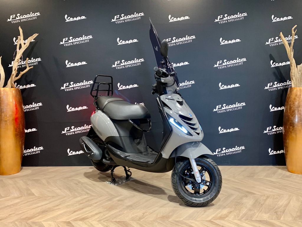 Piaggio Zip Kopen? Bekijk ons volledig aanbod – J2Scooters