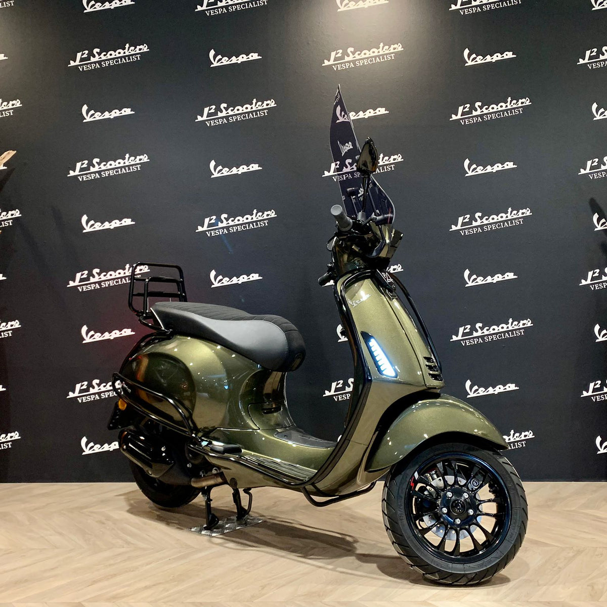 Vespa Sprint E5 Python Gold – J2Scooters